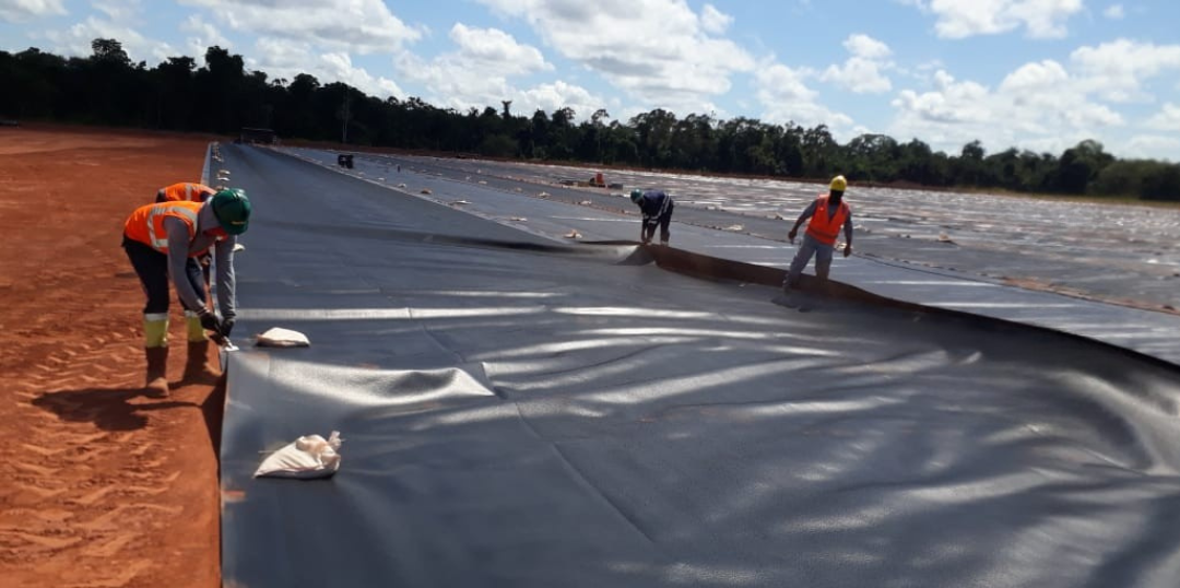 How is the installation of geomembrane?